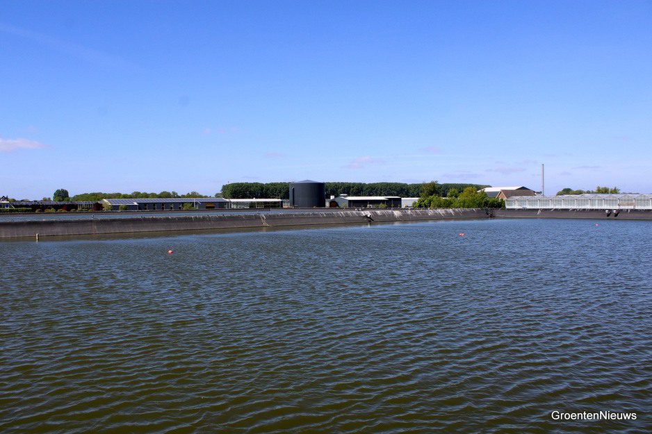 High-quality pouring water from large communal water basin benefits ...